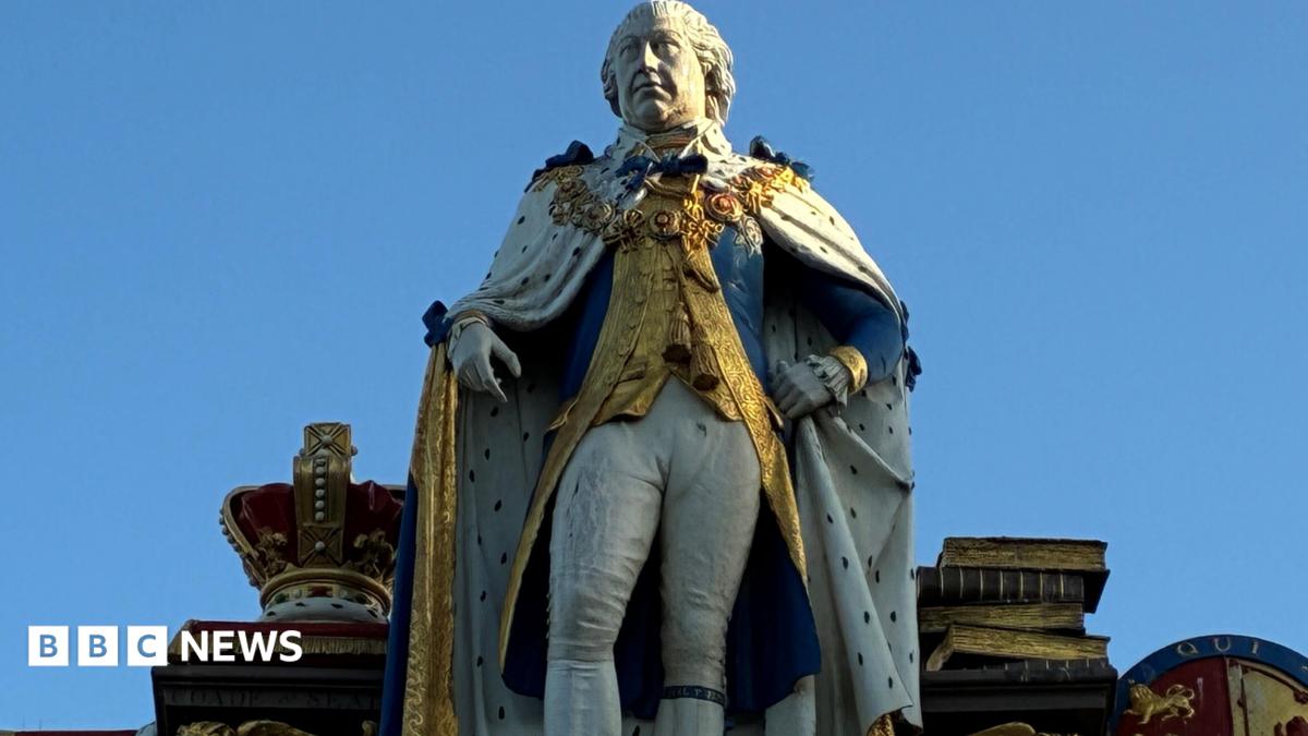 Lost sceptre to be replaced on Weymouth King's statue - BBC News