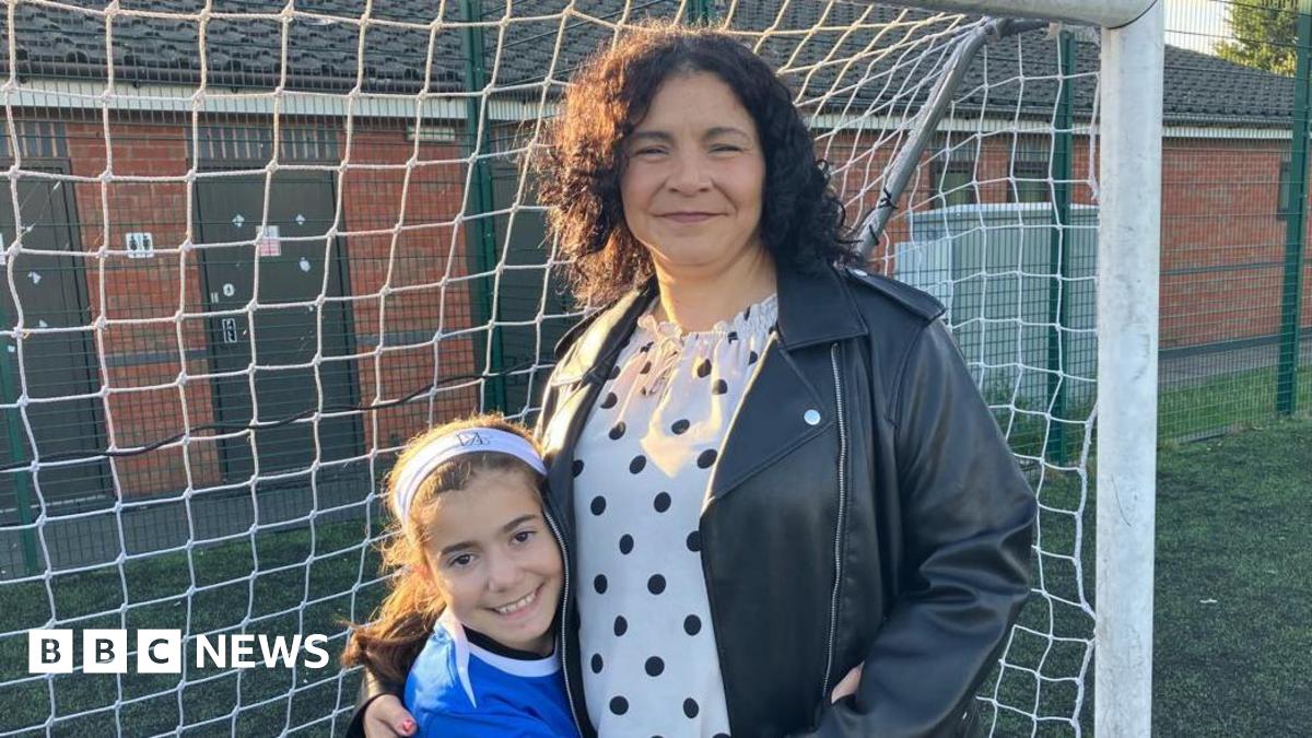 'When the gene was found, I knew to get mastectomies' - BBC News