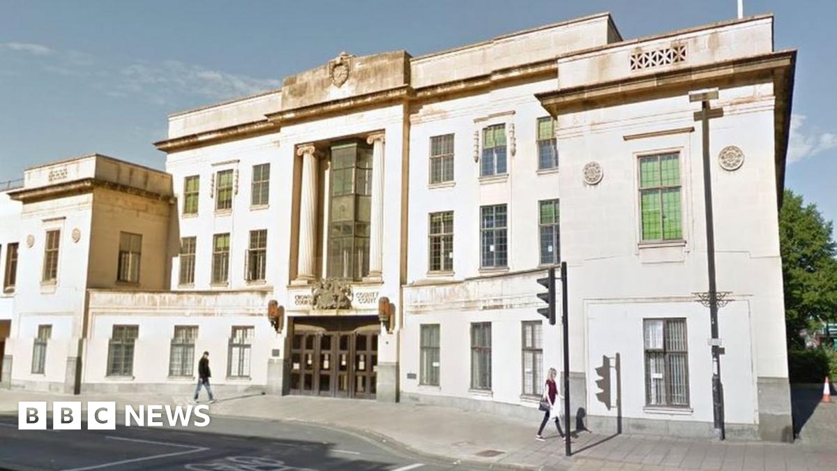 Thames Valley Police officer jailed for raping woman - BBC News