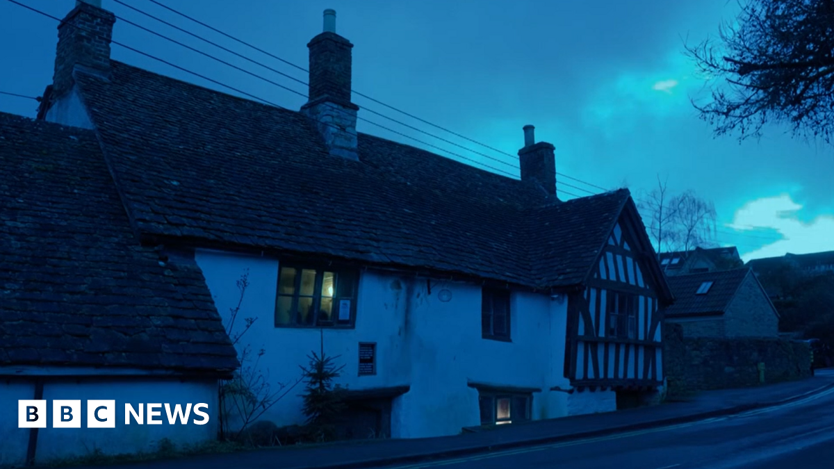 Overnight stays popular at 'most haunted' Gloucestershire pub - BBC News