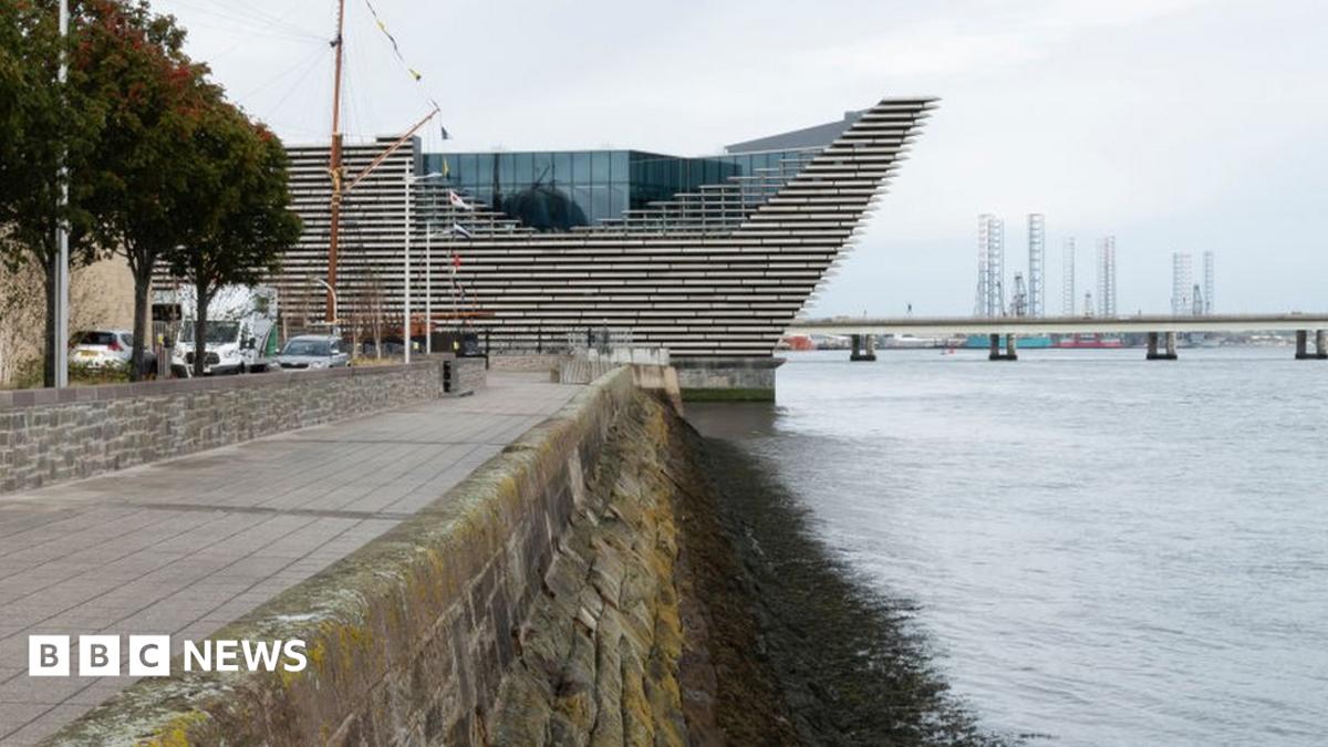 Two women rescued from water at Dundee's V&A - BBC News