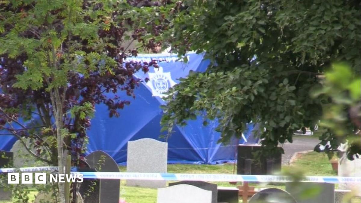 Body found in burning van in Eastbourne cemetery - BBC News