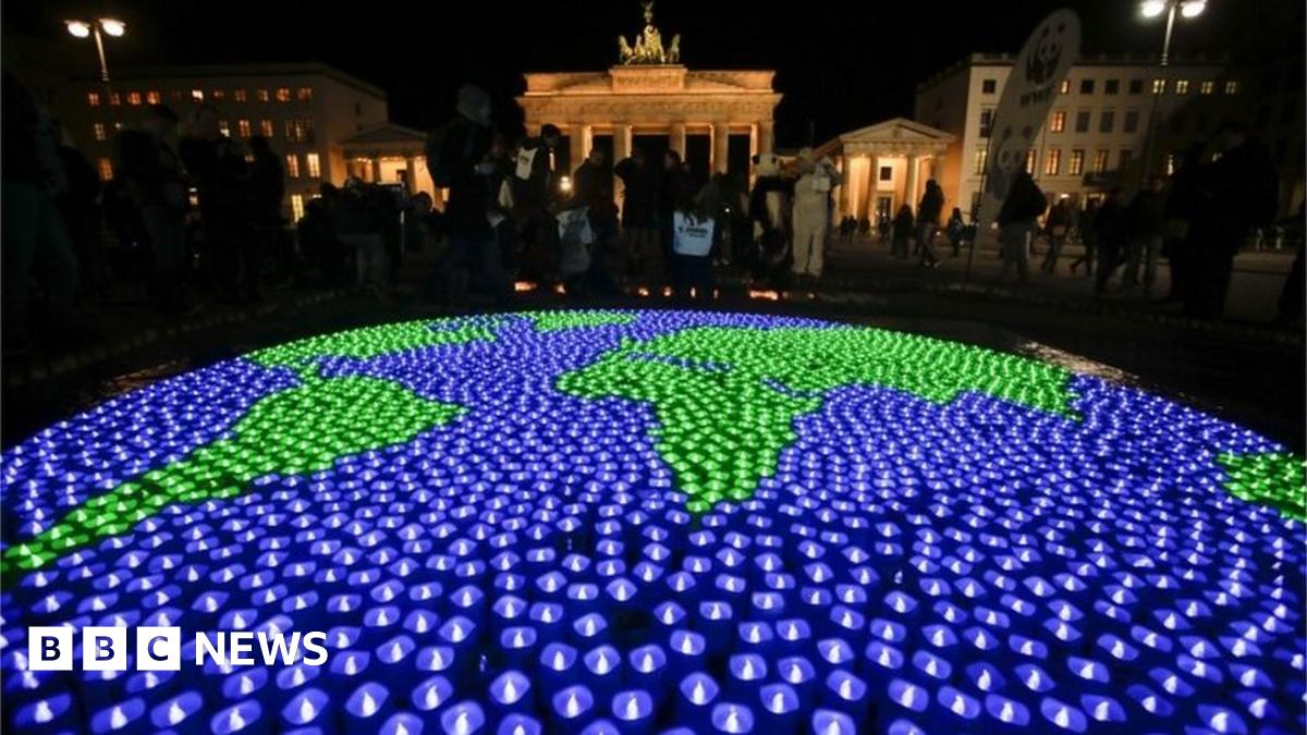 Earth Hour switches lights off around the world - BBC News