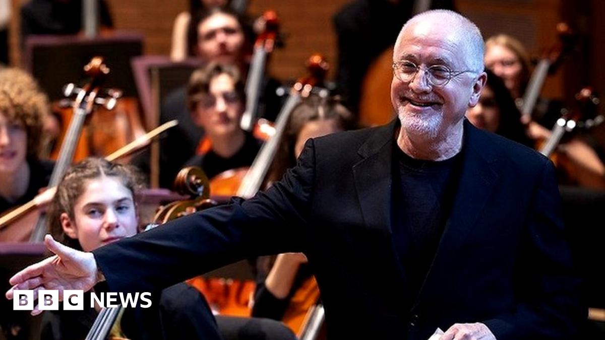 Renowned composer returns from Hollywood to inspire juniors - BBC News