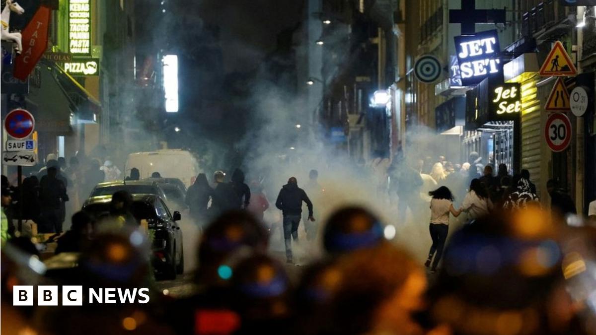 France riots ease as mayors hold anti-violence rally - BBC News