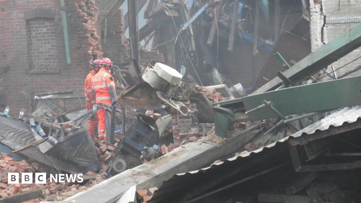 In pictures: Bosley mill blast 'scene of devastation' - BBC News