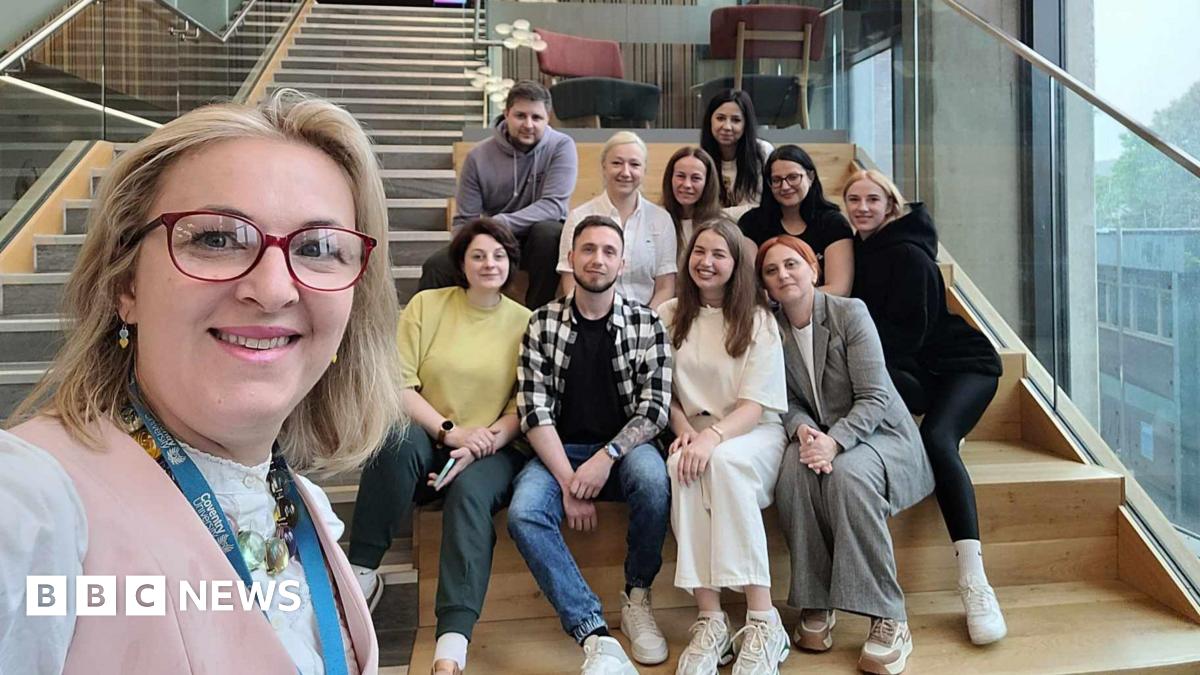 Ukrainian medics visit Coventry for training - BBC News