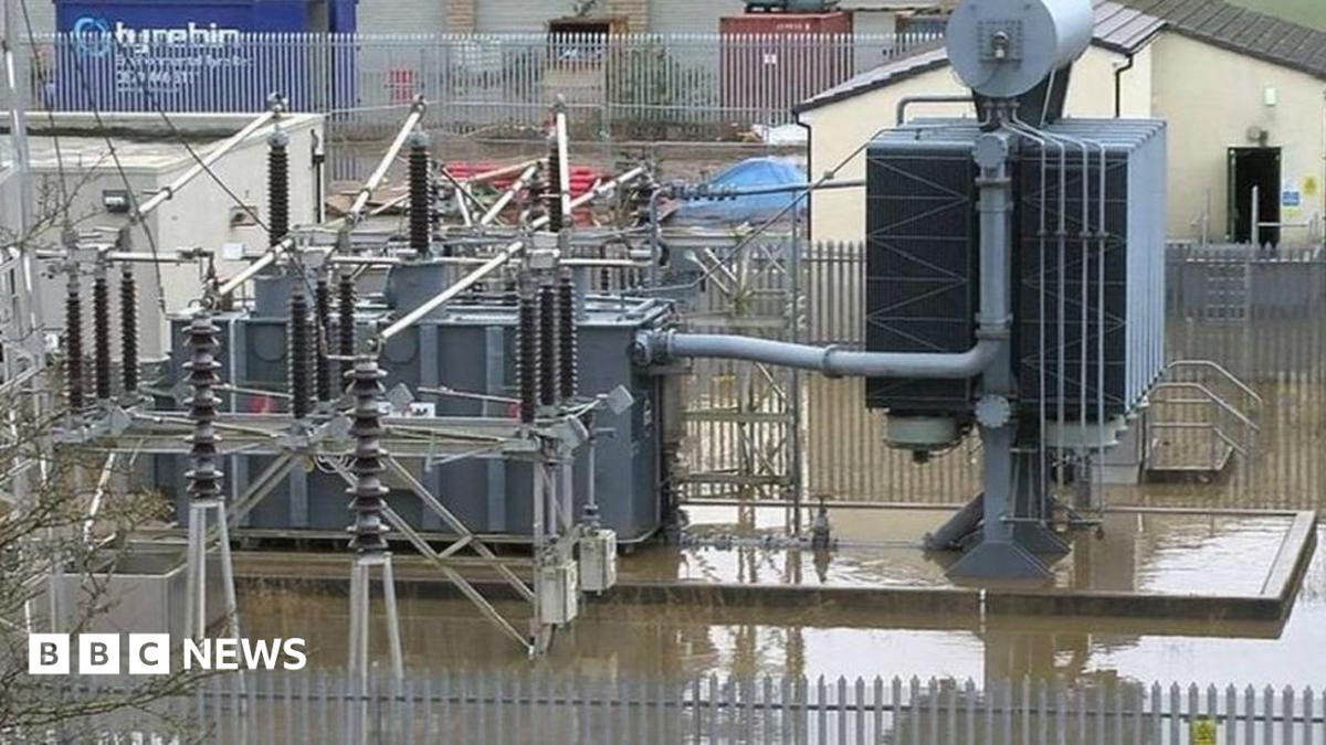 Lancashire power cut: Estimated 63,000 properties affected - BBC News