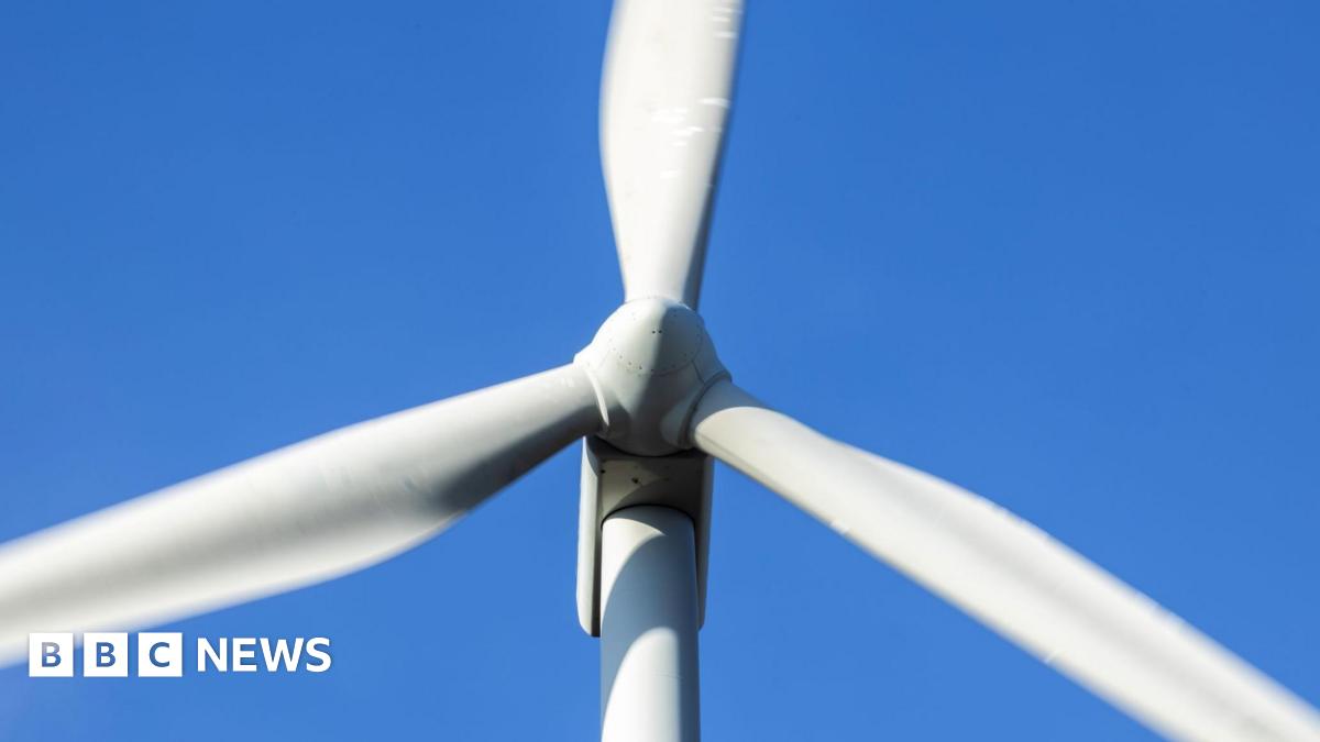 Charity concerned by new Monadhliath Mountains wind farm plan - BBC News