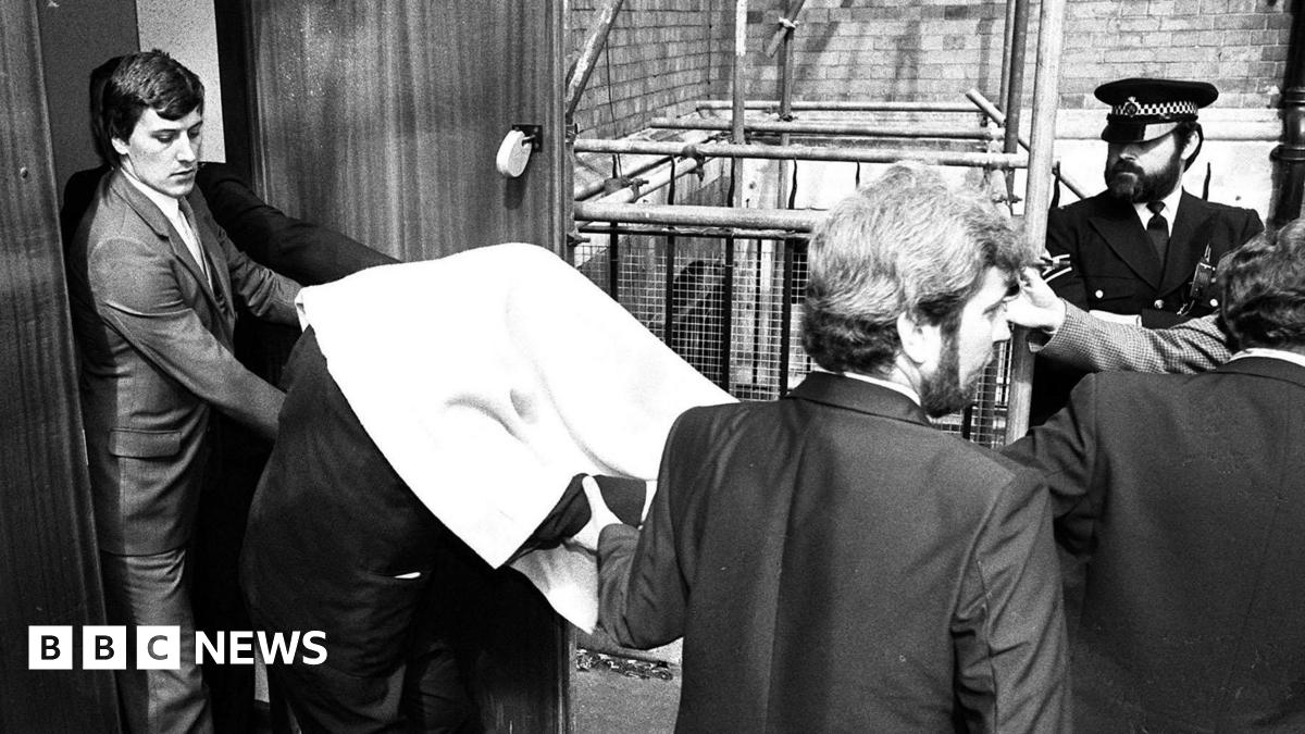 Full Sutton prison criticised for restraining ill murderer, 84 - BBC News