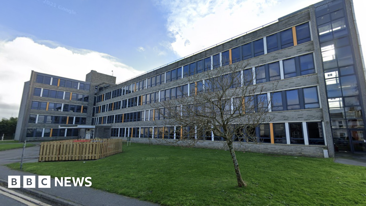 Cornwall Council's Camborne offices to close - BBC News