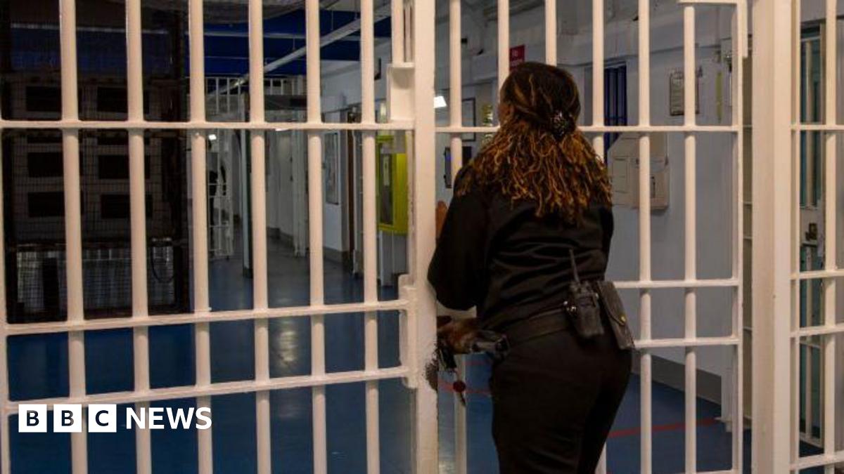 Wetherby child inmates spending 20 hours in cells - report - BBC News