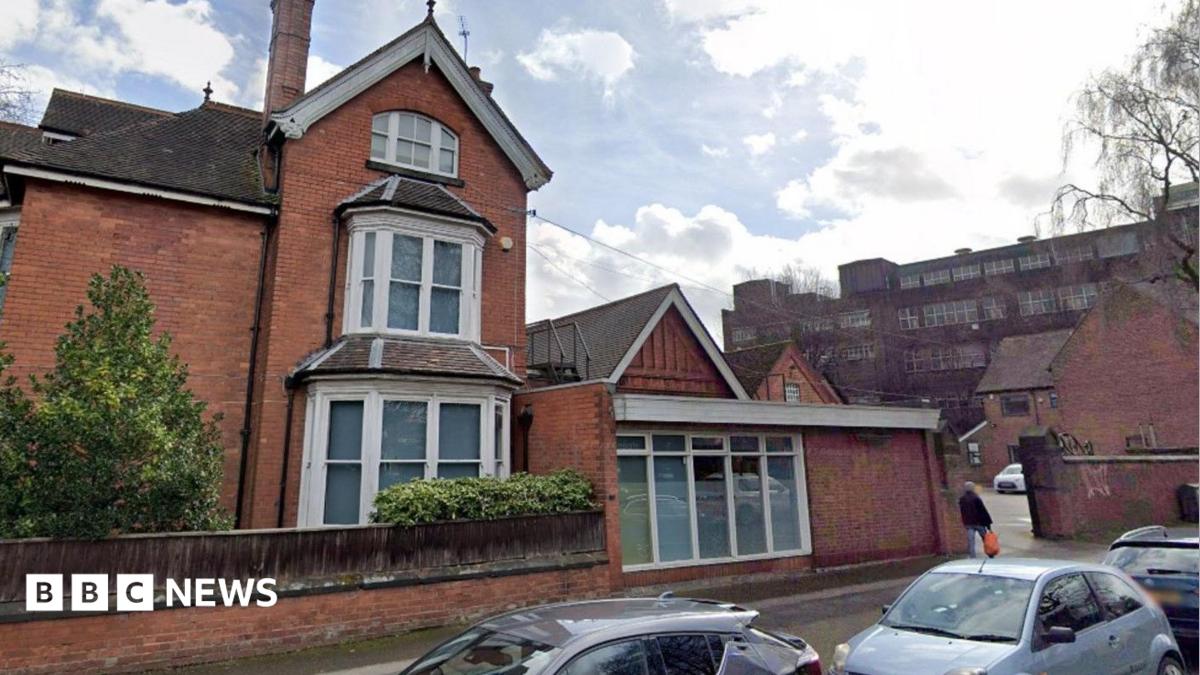 Brewery's old Wolverhampton offices to be converted into flats - BBC News