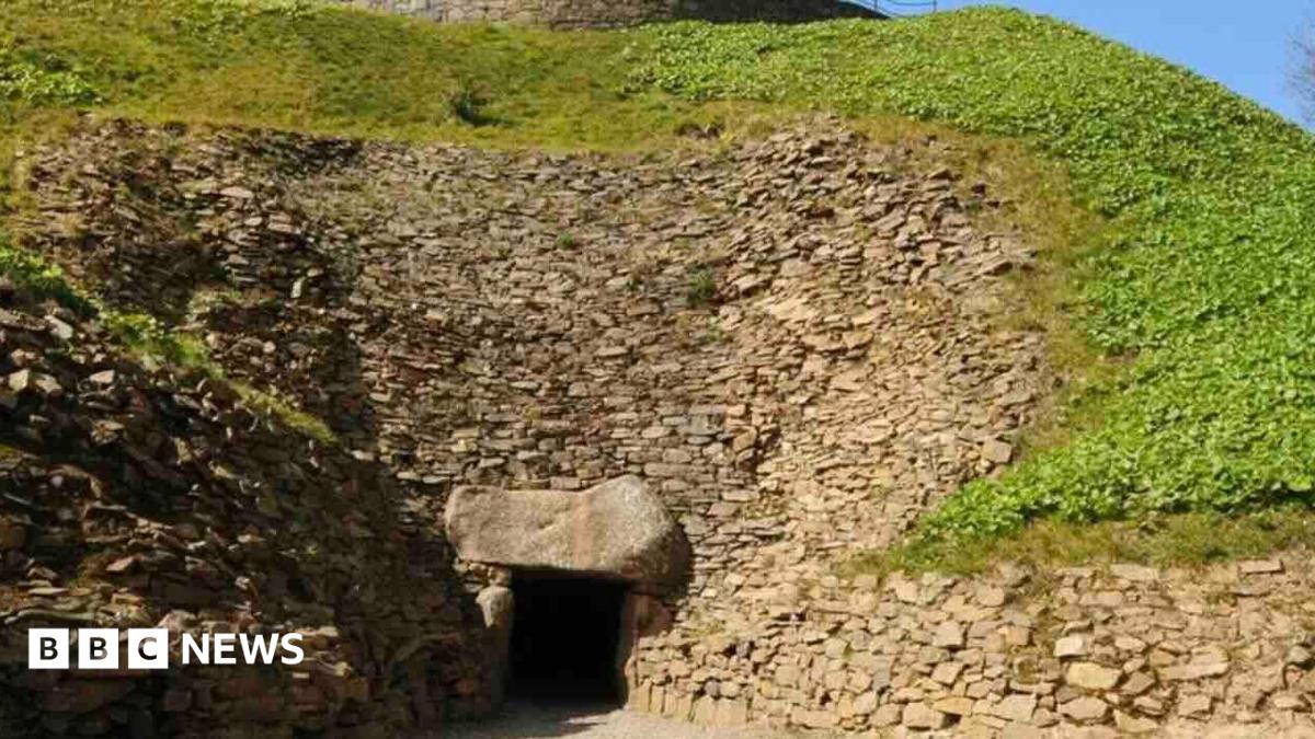 Jersey poets invited to celebrate Neolithic passage grave - BBC News