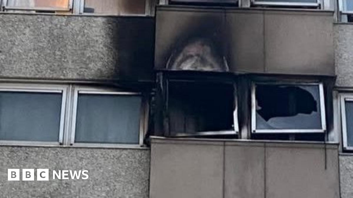 Fire on fourth floor of Beaver Tower of Southend - BBC News