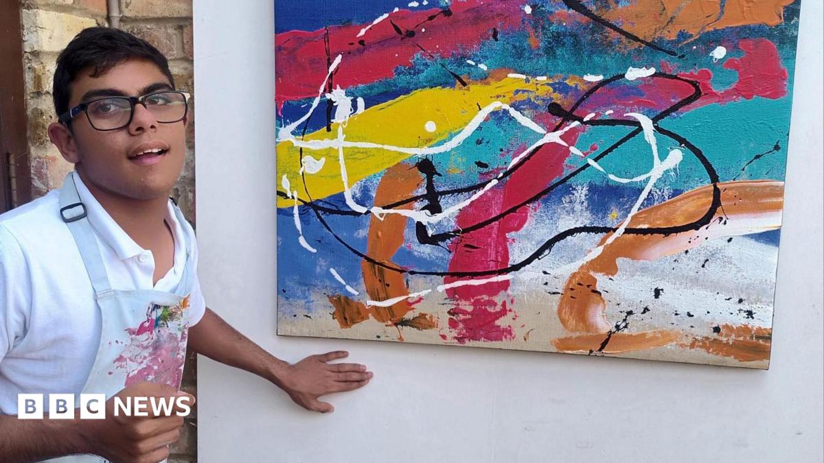 Margate: Deaf autistic artists showcase artworks - BBC News