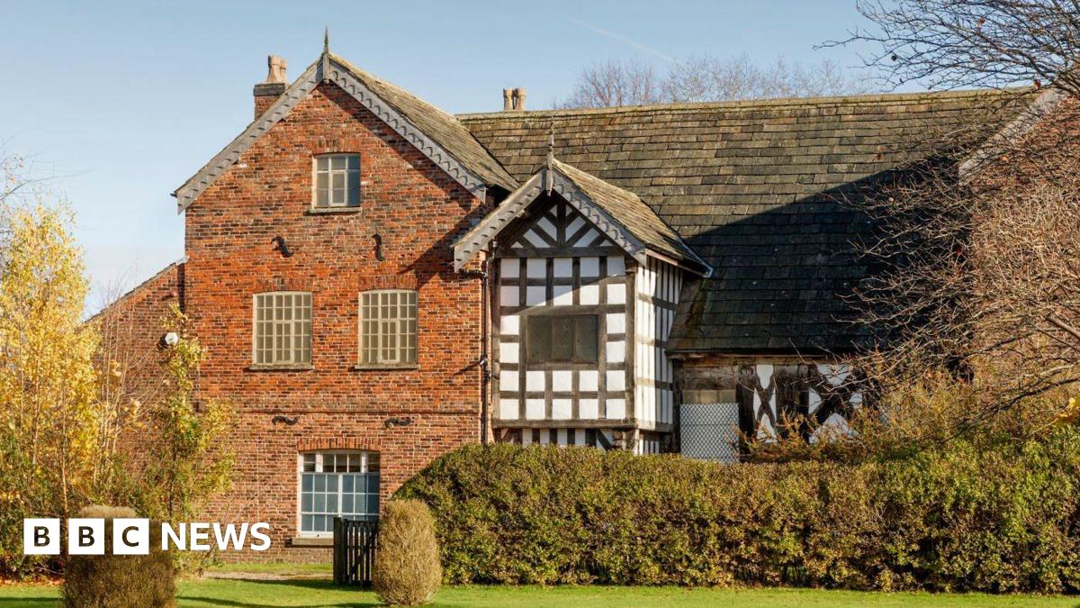 Wythenshawe's Baguley Hall to be given to a heritage trust - BBC News