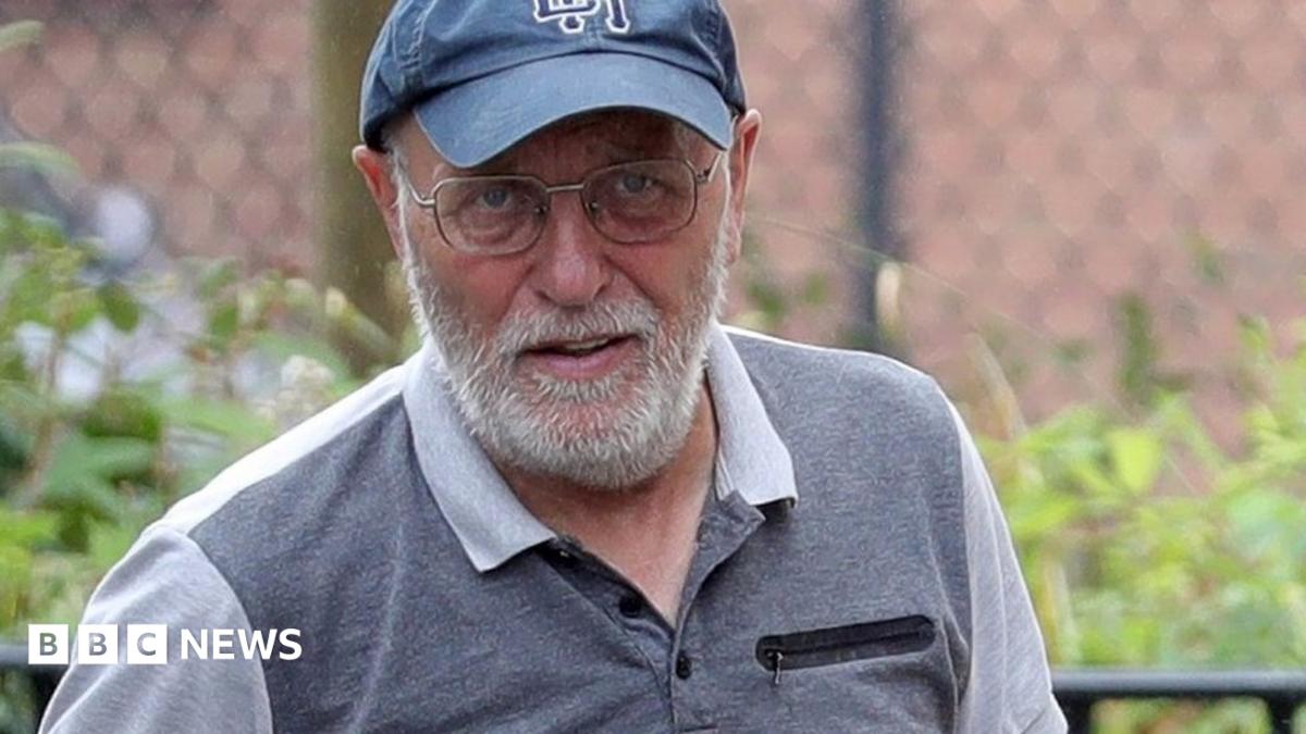 Bob Higgins trial: Wife saw 'nothing abnormal' - BBC News