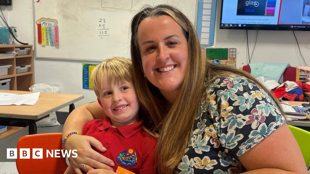 Welsh language: Mum makes resources for non-fluent parents - BBC News