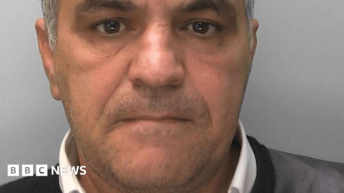 Ion Anghel jailed for £23,000 Grantham NatWest distraction theft - BBC News