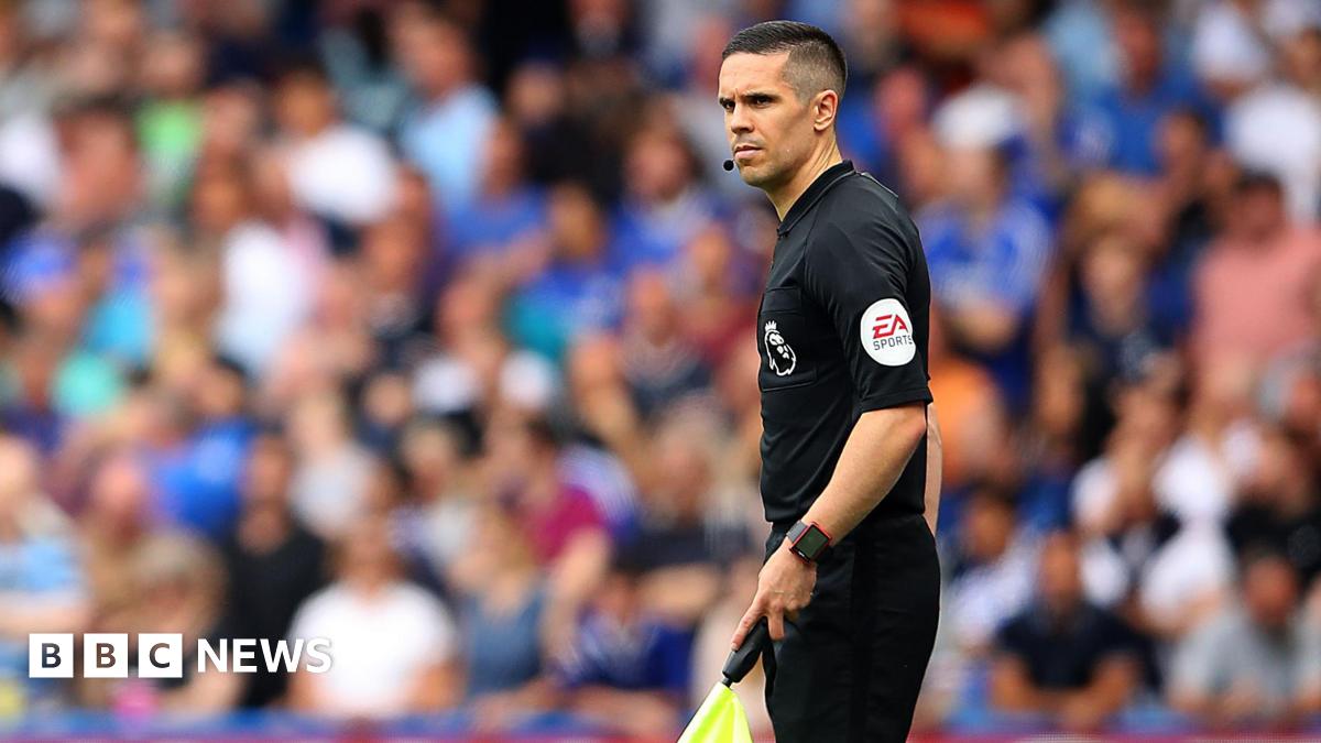 Ripley: Assistant referee nearly missed call for FA Cup final - BBC News
