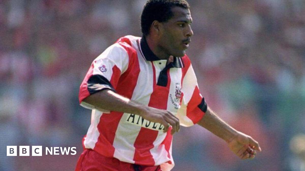 Ex-footballer Tony Kelly calls for betting sponsors ban - BBC News