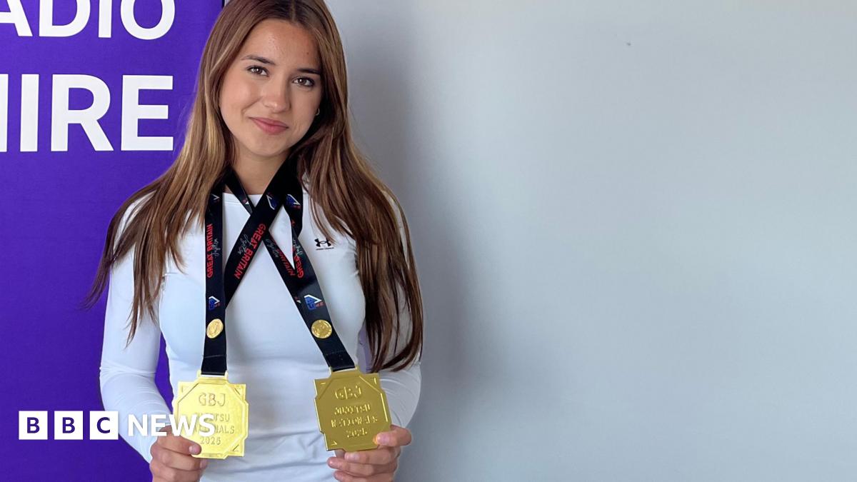 Swindon jiu-jitsu champion celebrates double gold win - BBC News