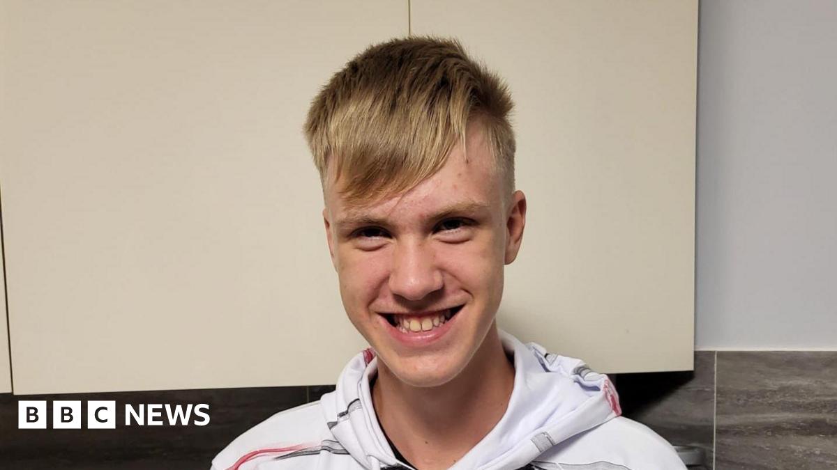 Council says safety signs for Wellingborough river coming soon - BBC News