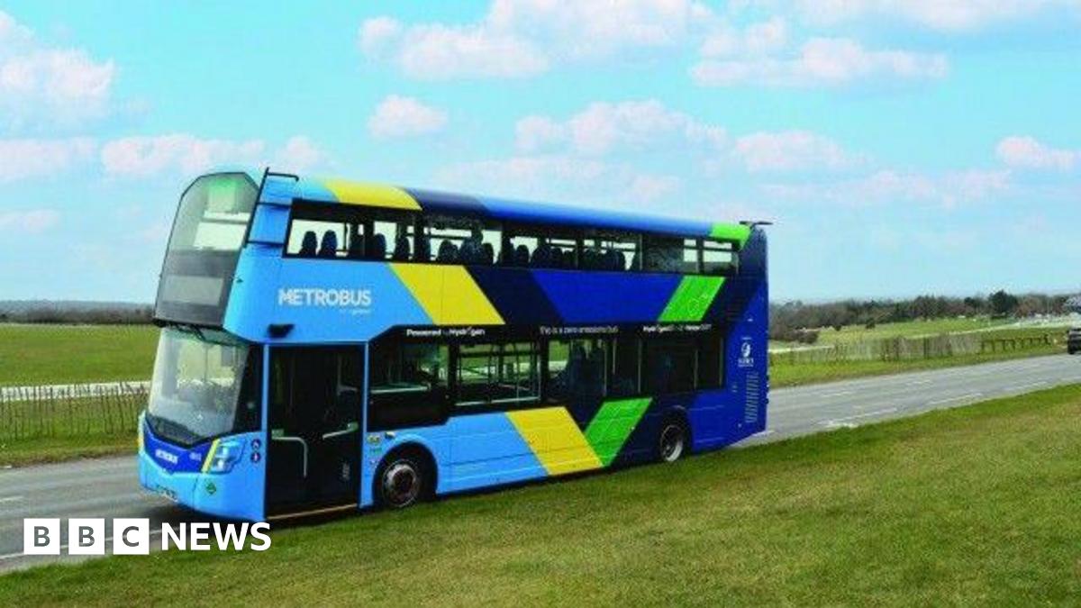 Surrey County Council invests £16m in hydrogen buses - BBC News