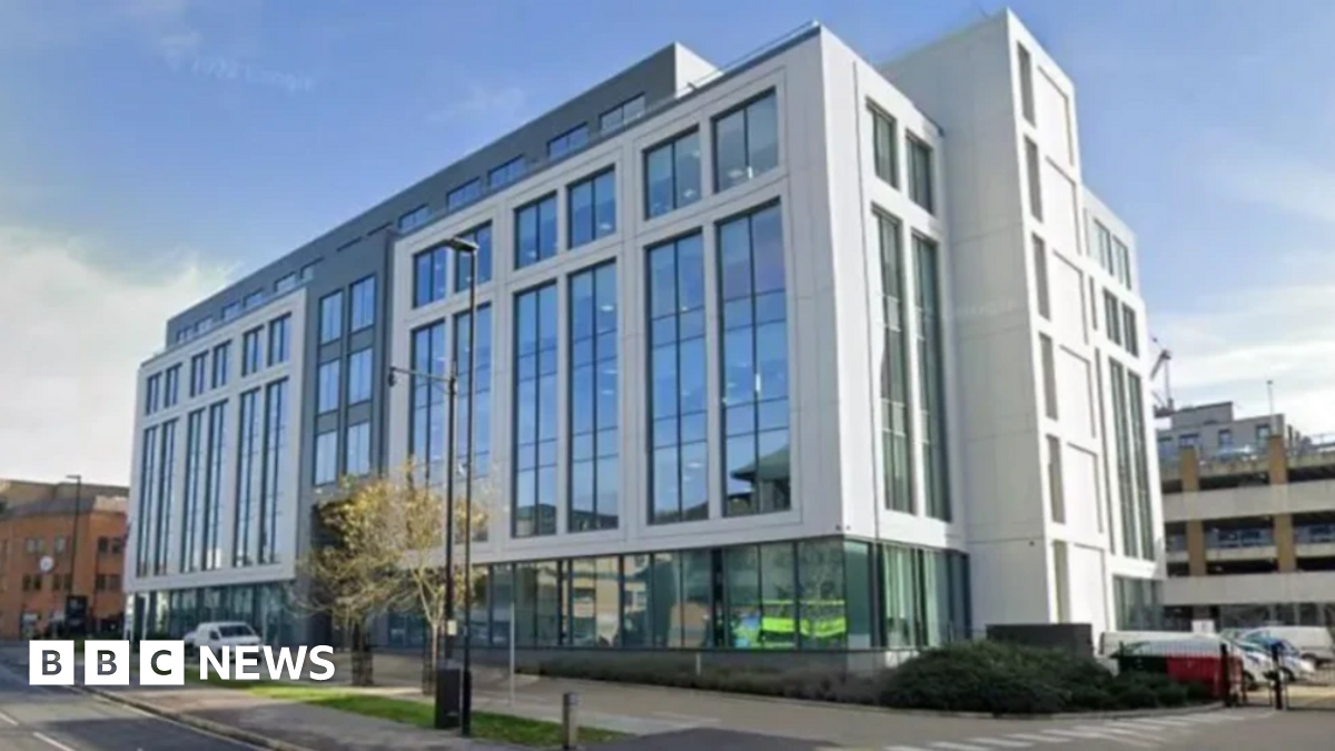 Slough Borough Council 'should be at centre' of new merger - BBC News