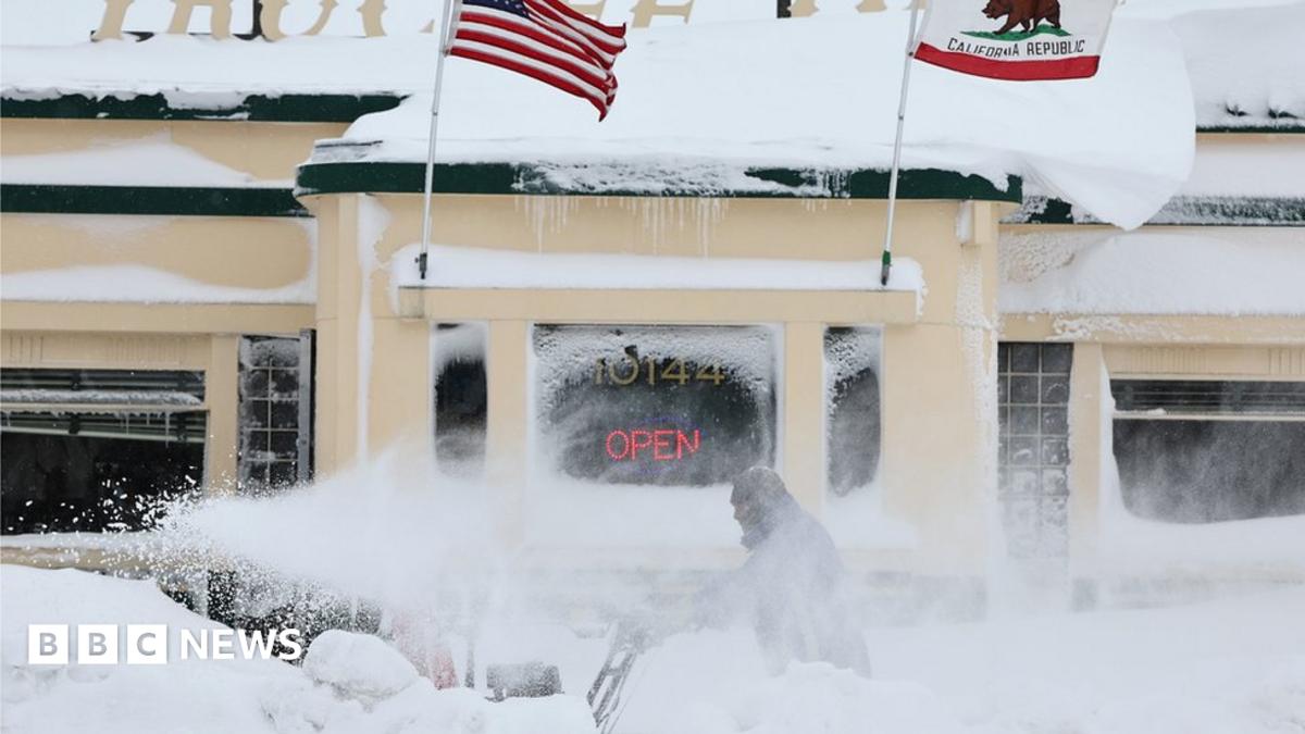 US storm: Massive blizzard hits California and Nevada - BBC News