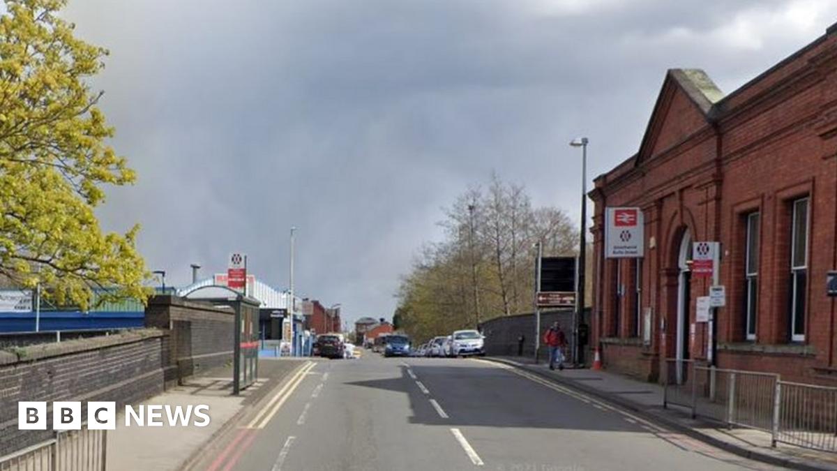 Smethwick attack: Man, 19, in critical condition after assault - BBC News