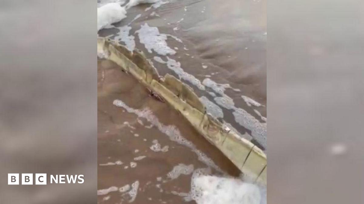Tynemouth shipwreck's sunken keel to be removed, council says - BBC News