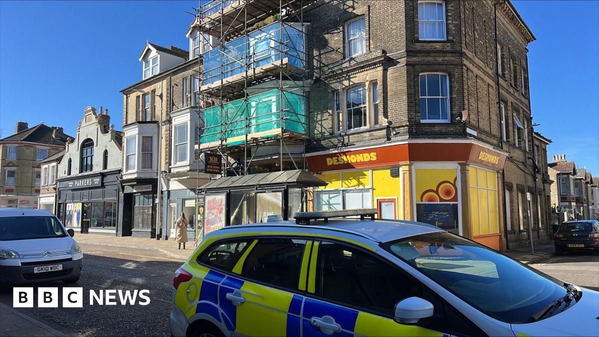 Lowestoft death: Man bailed after arrest over woman's murder - BBC News