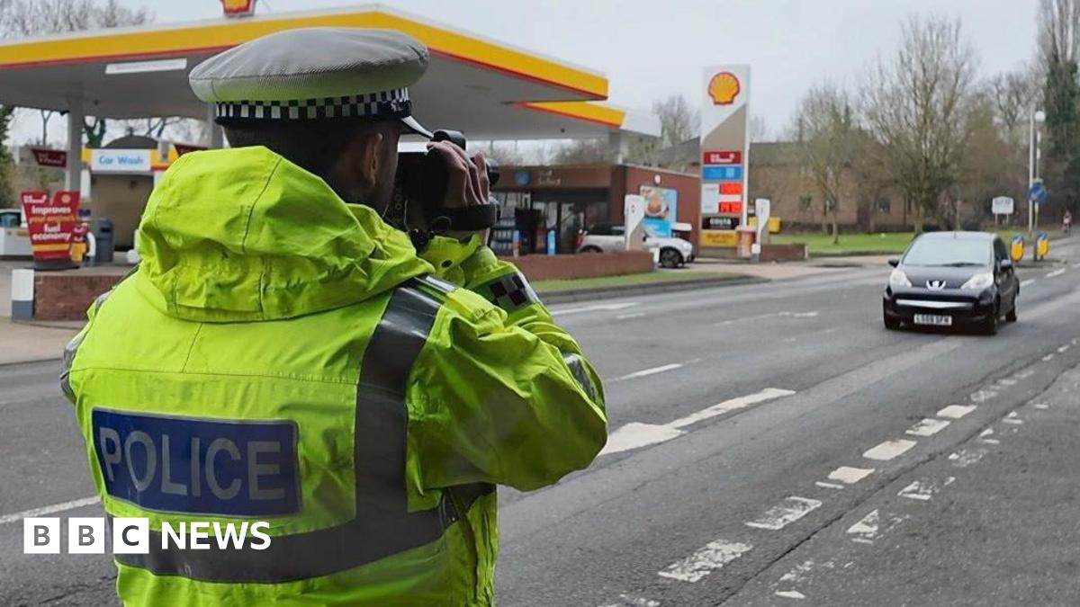 Drivers caught speeding at 164mph told to stop being 'selfish' - BBC News