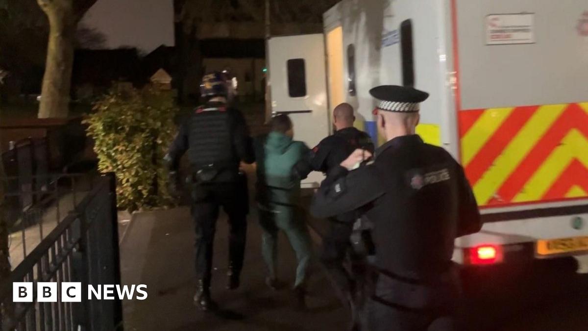 Manchester: Cocaine, heroin and zombie knives seized in raids - BBC News