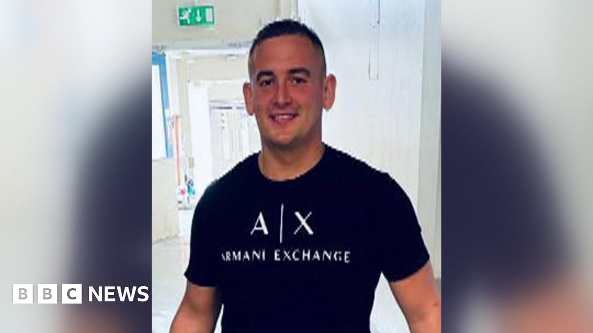 Man killed in Northampton park stabbing named as Tommy Boom - BBC News