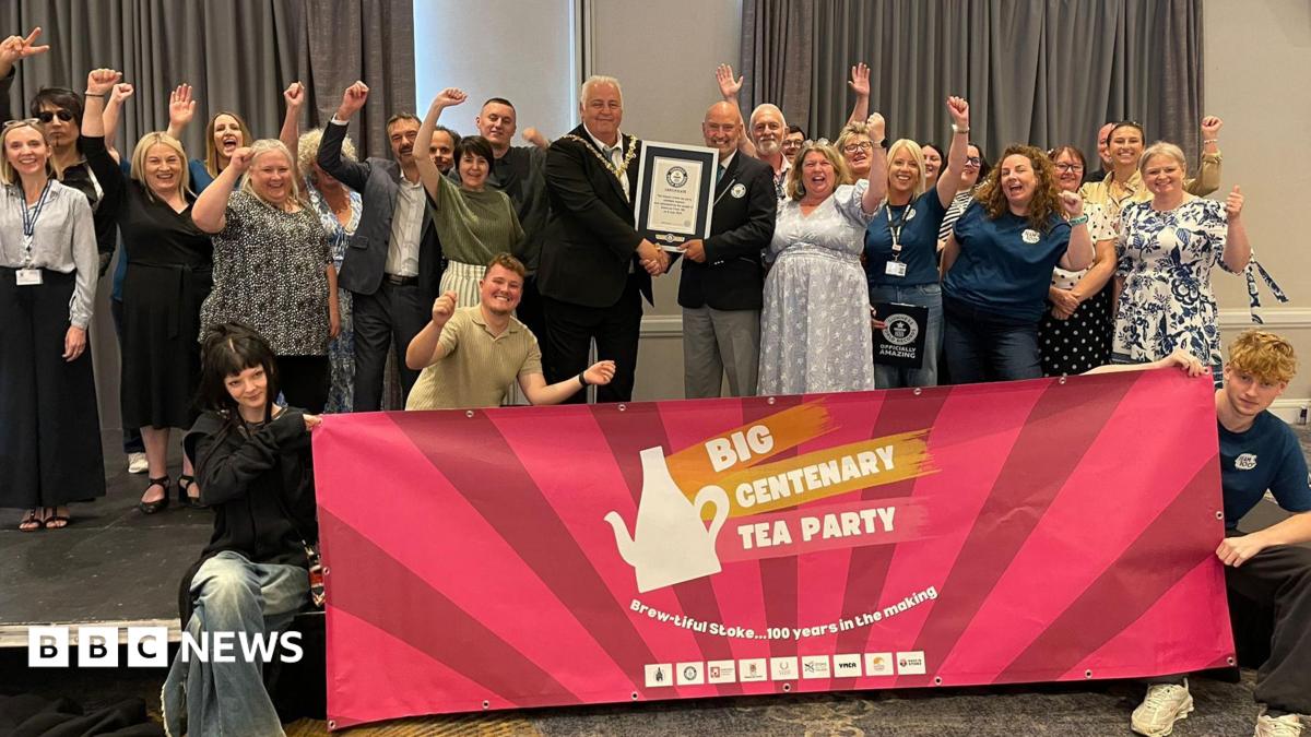 Stoke-on-Trent centenary cream tea sets new Guinness record - BBC News