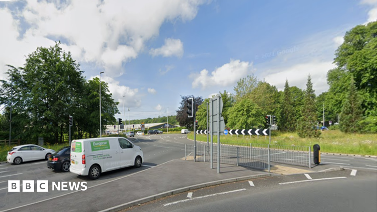 A468 Caerphilly: Four-car crash arrests as man, 68, in hospital - BBC News
