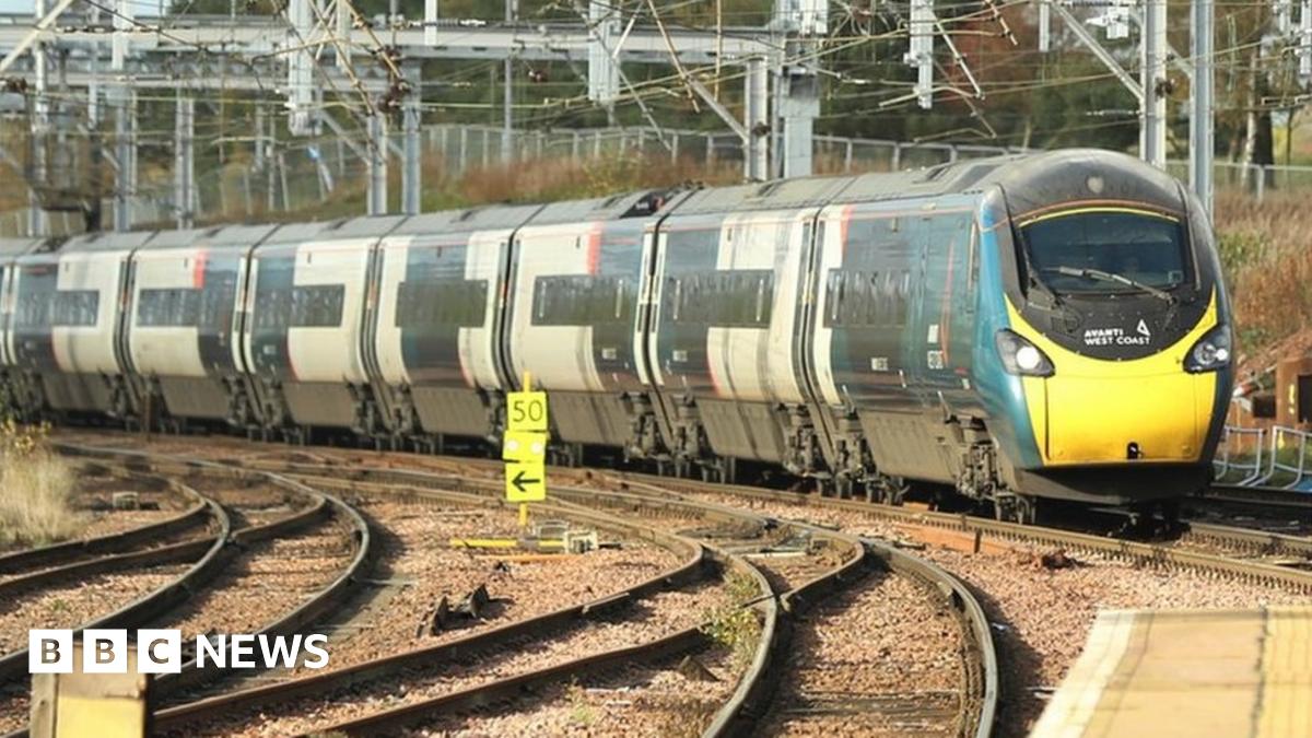 West Coast Main Line shuts for Carstairs junction overhaul - BBC News