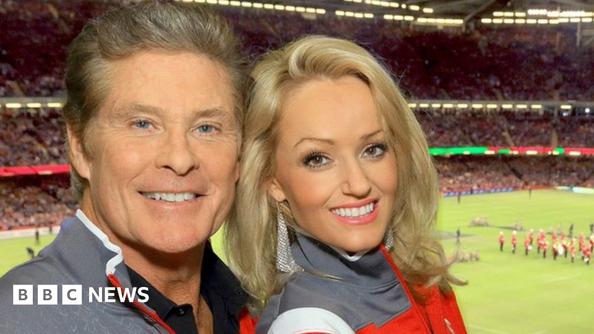 David Hasselhoff marries Welsh girlfriend in Italy - BBC News