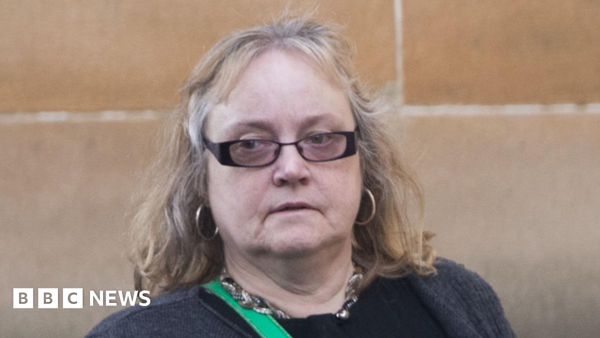 Woman guilty of stealing from Dundee pensioner - BBC News