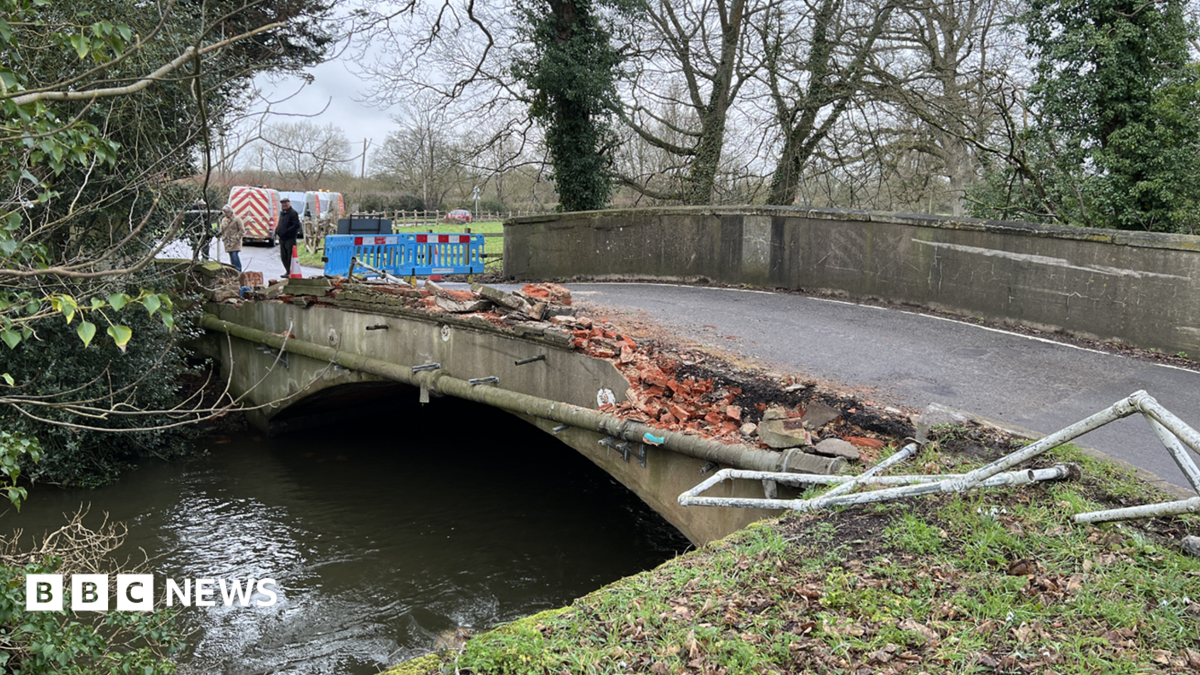 Plan under way to reopen Swallowfield bridge wrecked by lorry - BBC News