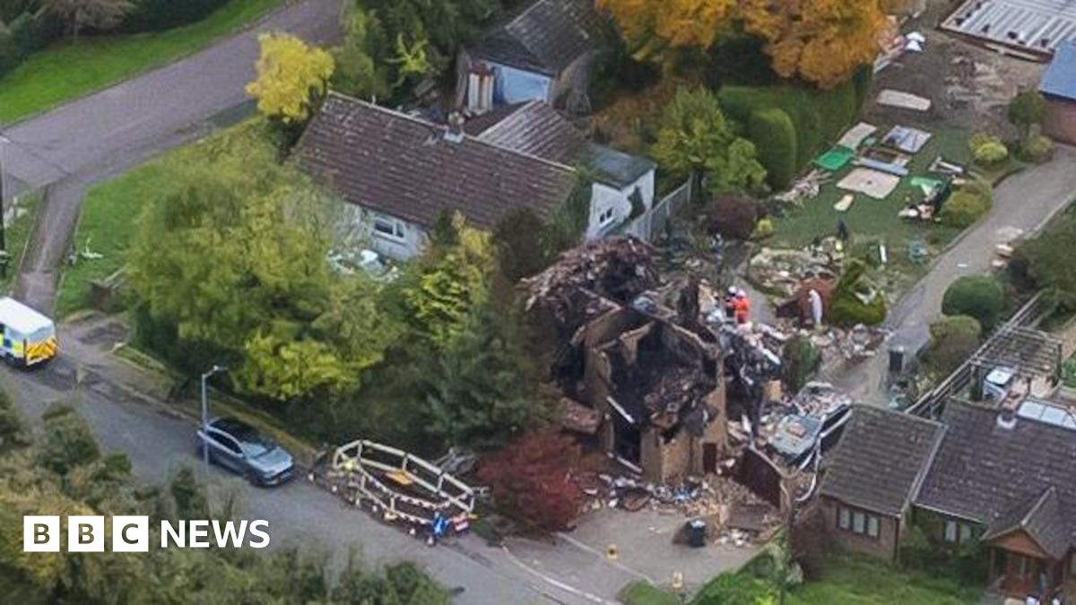 Cleat Hill explosion: Most residents told it is safe to return - BBC News