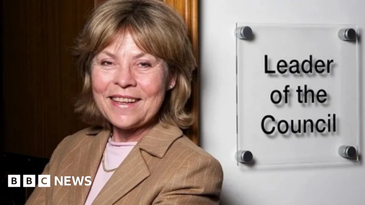 Warwickshire County Council's devolution bid may delay election - BBC News