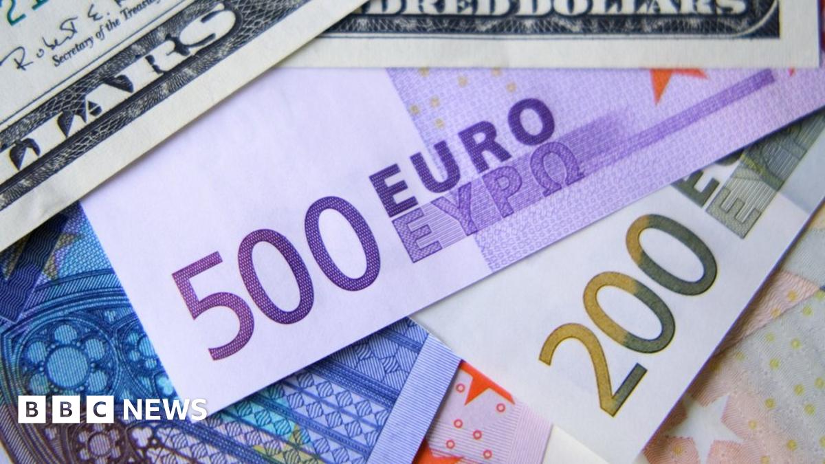 Euro falls below dollar for first time in 20 years - BBC News