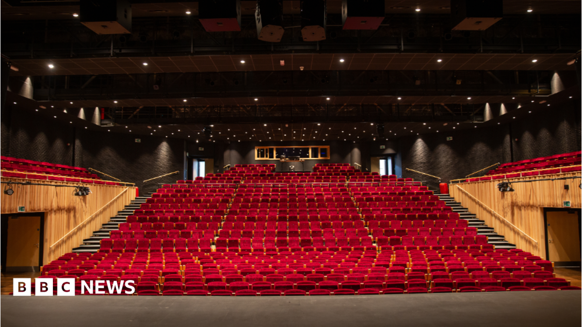 Fareham Live: New £17m theatre to open - BBC News