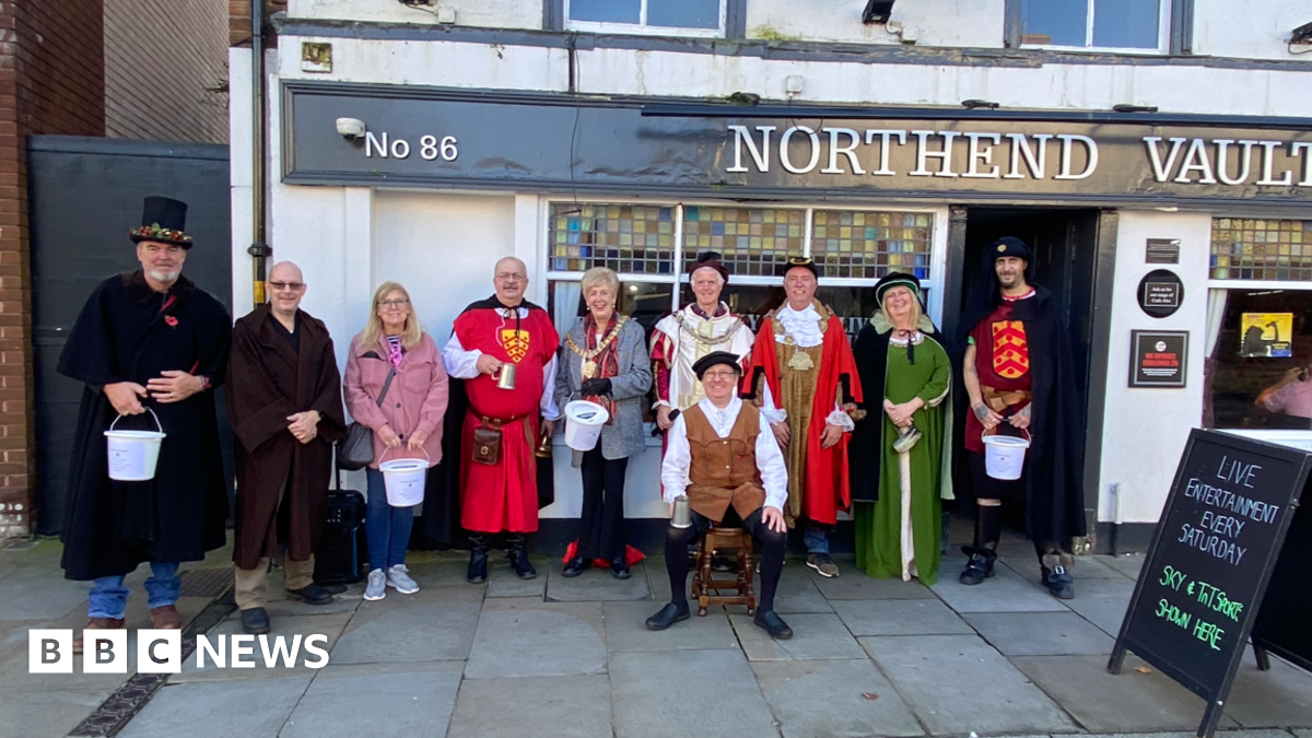 Assize of Ale: Gloucester sheriff tests ale in medieval tradition - BBC ...