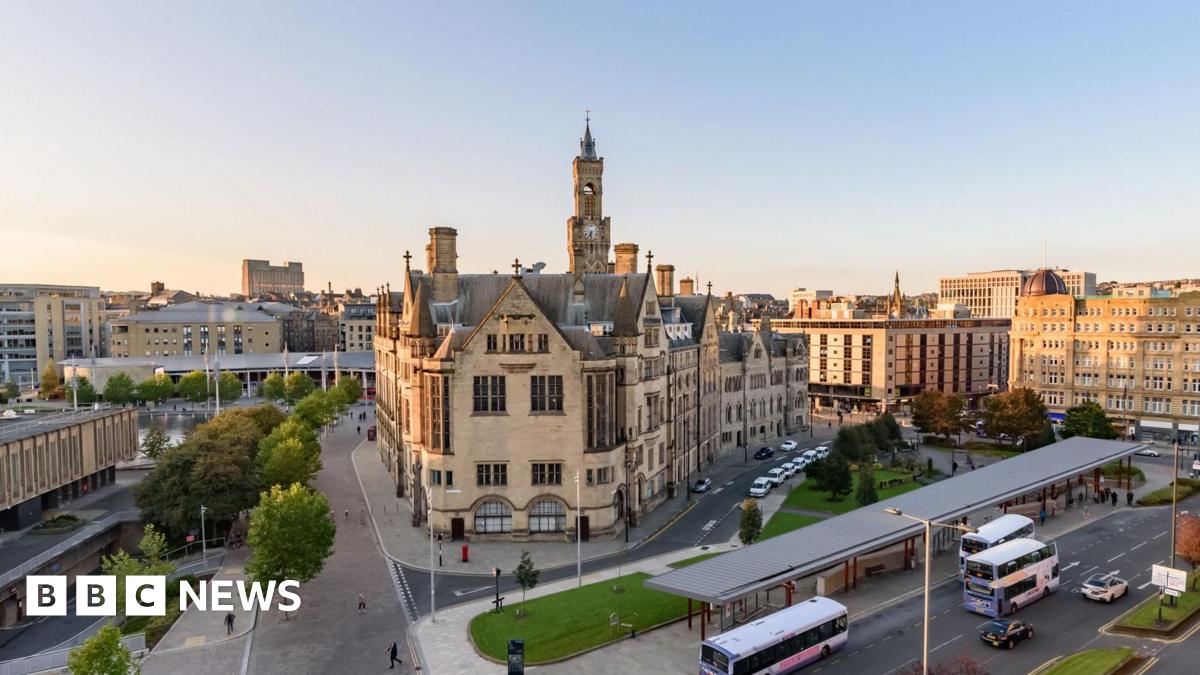 Bradford libraries opening hours could be cut to save cash - BBC News