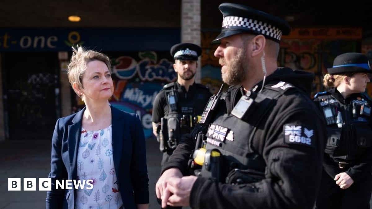 Labour promises to increase community police numbers - BBC News
